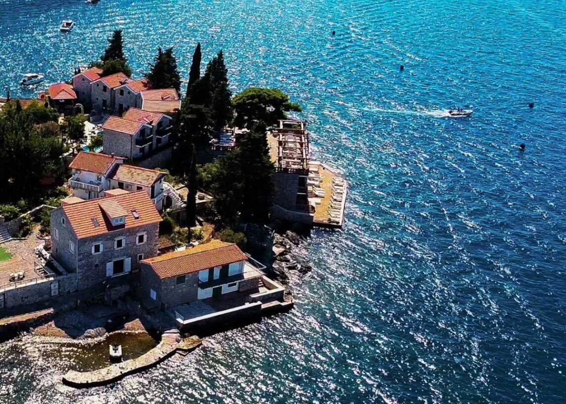Forte Rose Hotel & Restaurant